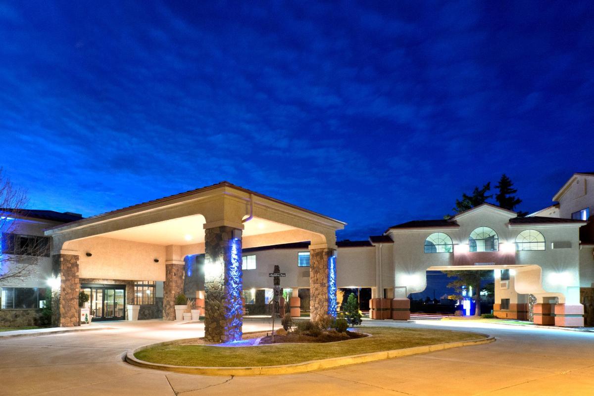 Holiday Inn Express Show Low By IHG - KKday