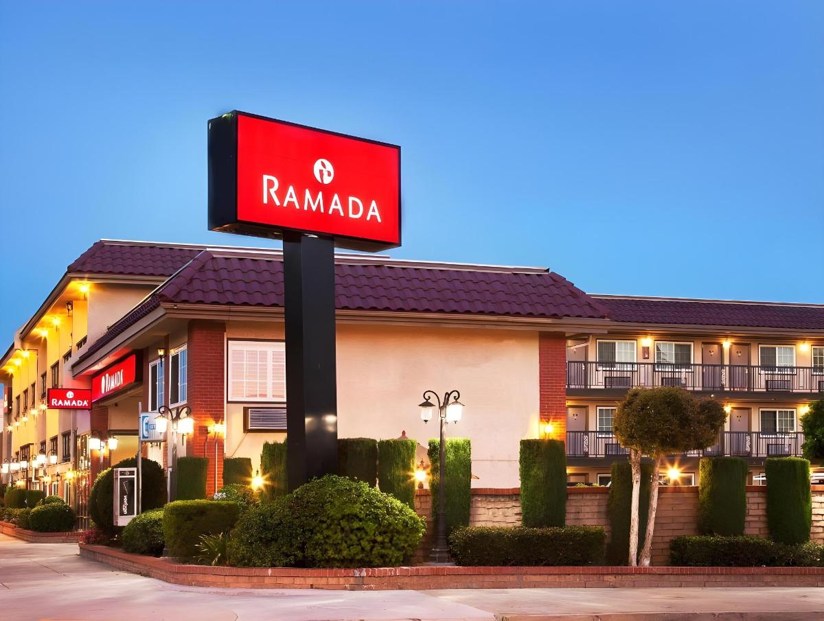Ramada by Wyndham Leeds East - KKday