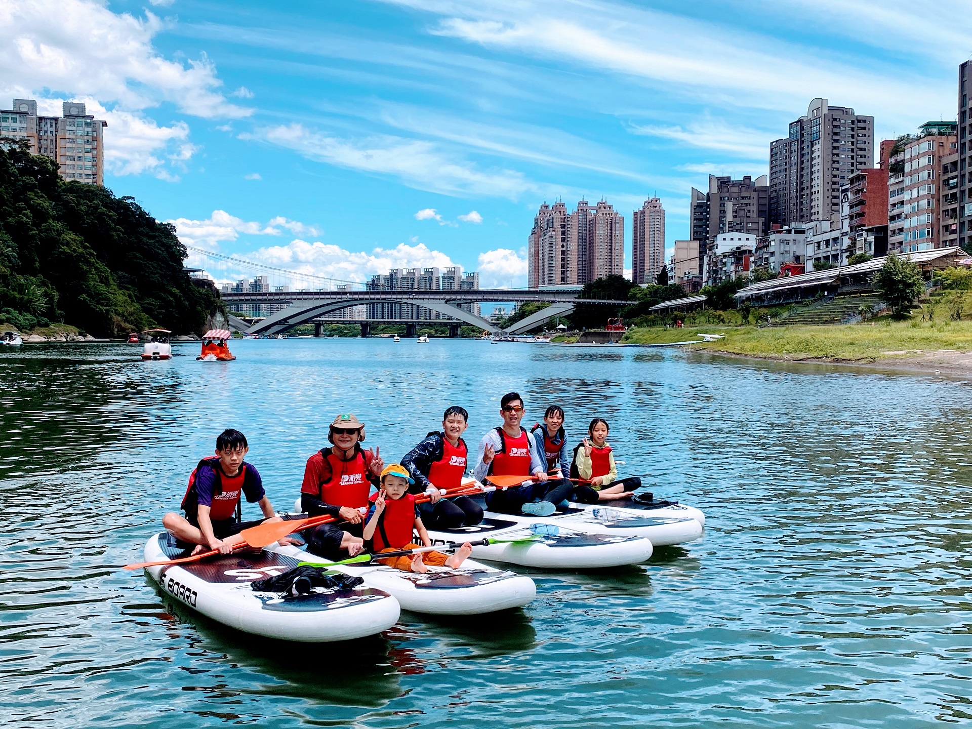 Paddle tw's national team leads the peace of mind｜New store Bitan SUP ...