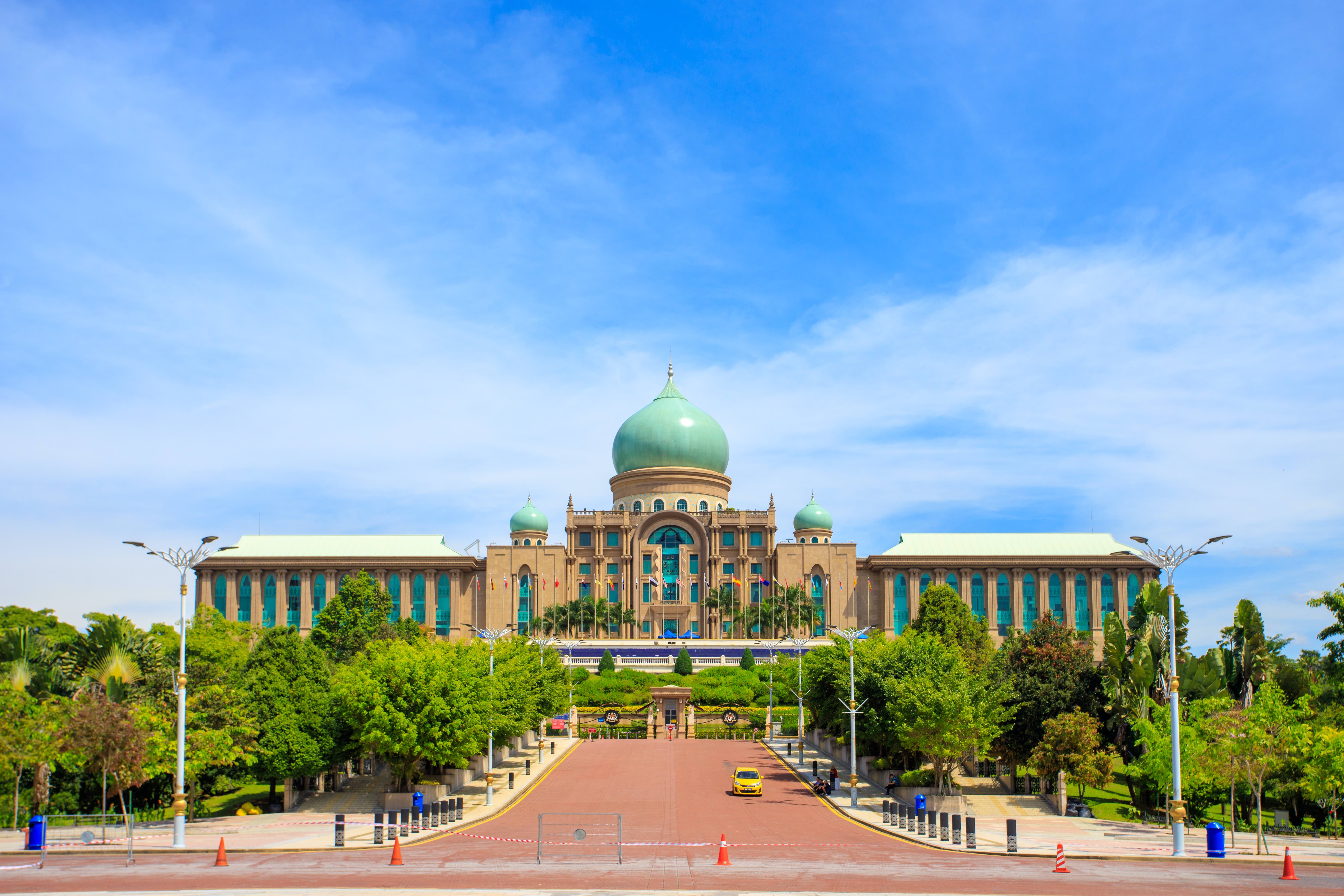 Shared Tour: Putrajaya & River Cruise Half Day Tour | Malaysia - KKday