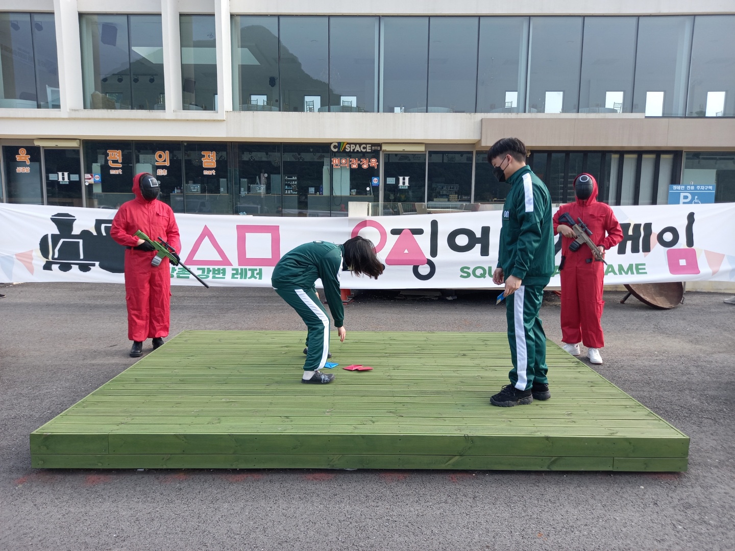 KKday Exclusive | Elysian Ski Lesson + Strawberry or Squid Game Exp ...