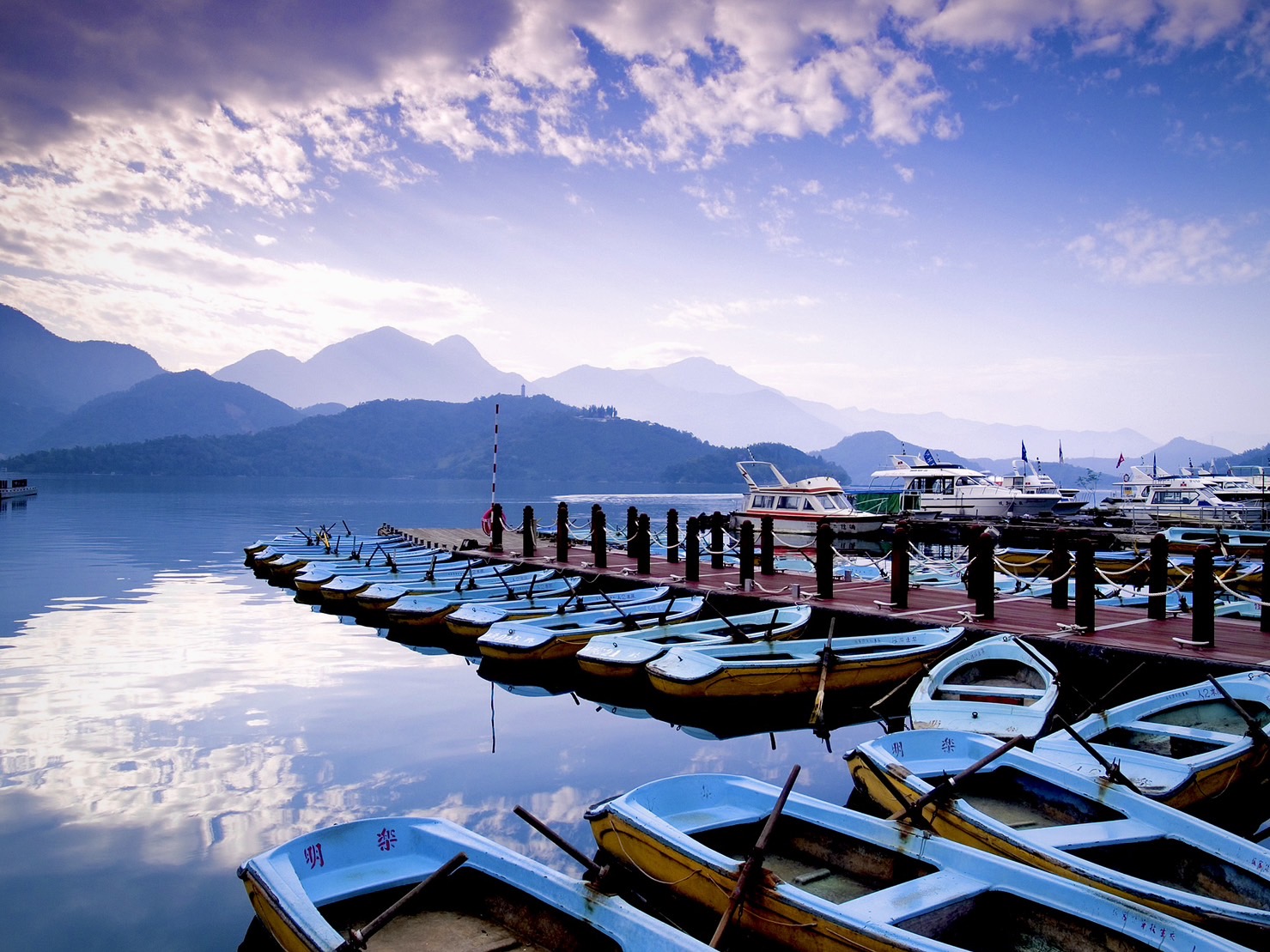 Nantou Chiayi｜Alishan Sunrise & Small Train & Sun Moon Lake Tour ...