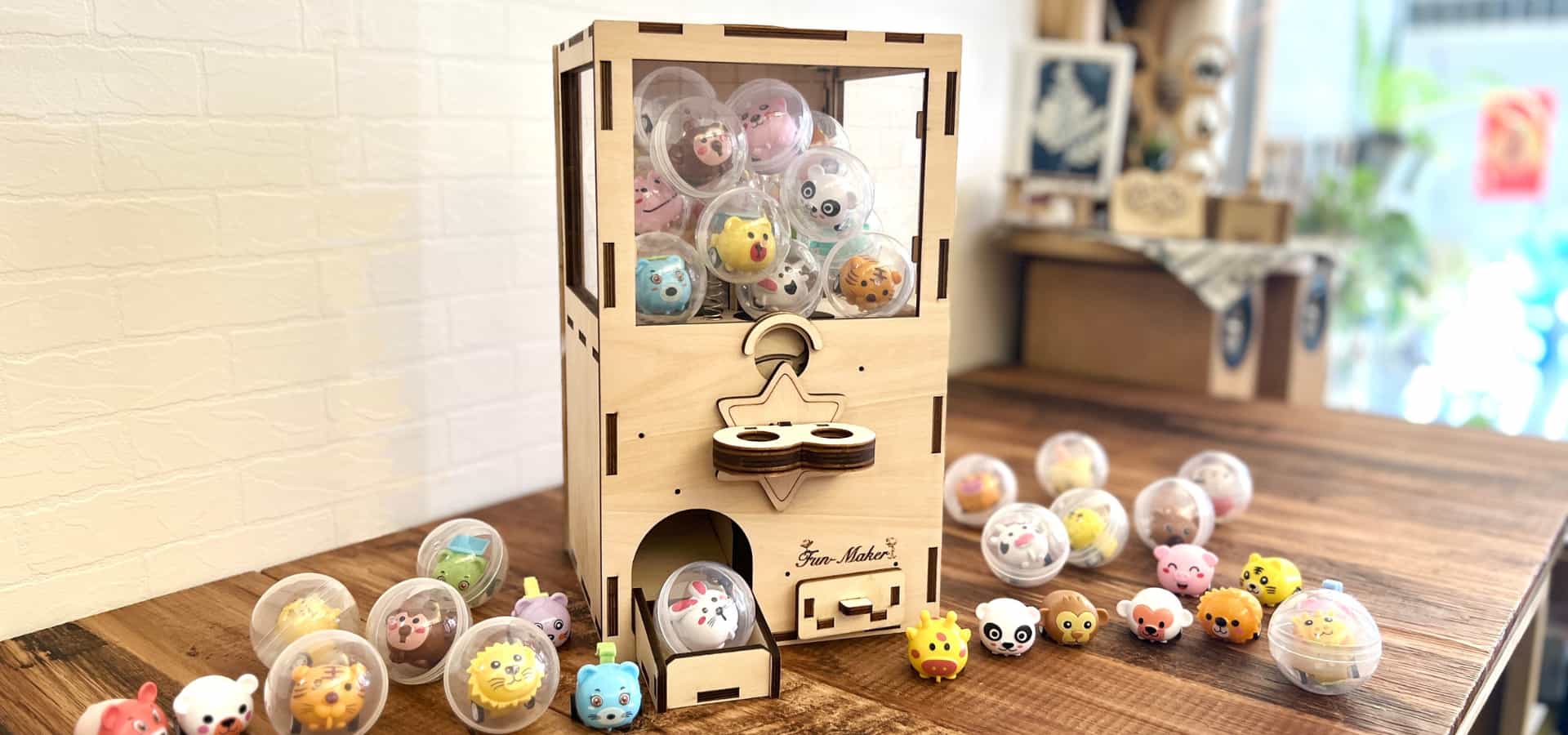 Taipei | FunMaker super cute woodwork. Coin-operated gashapon machine ...