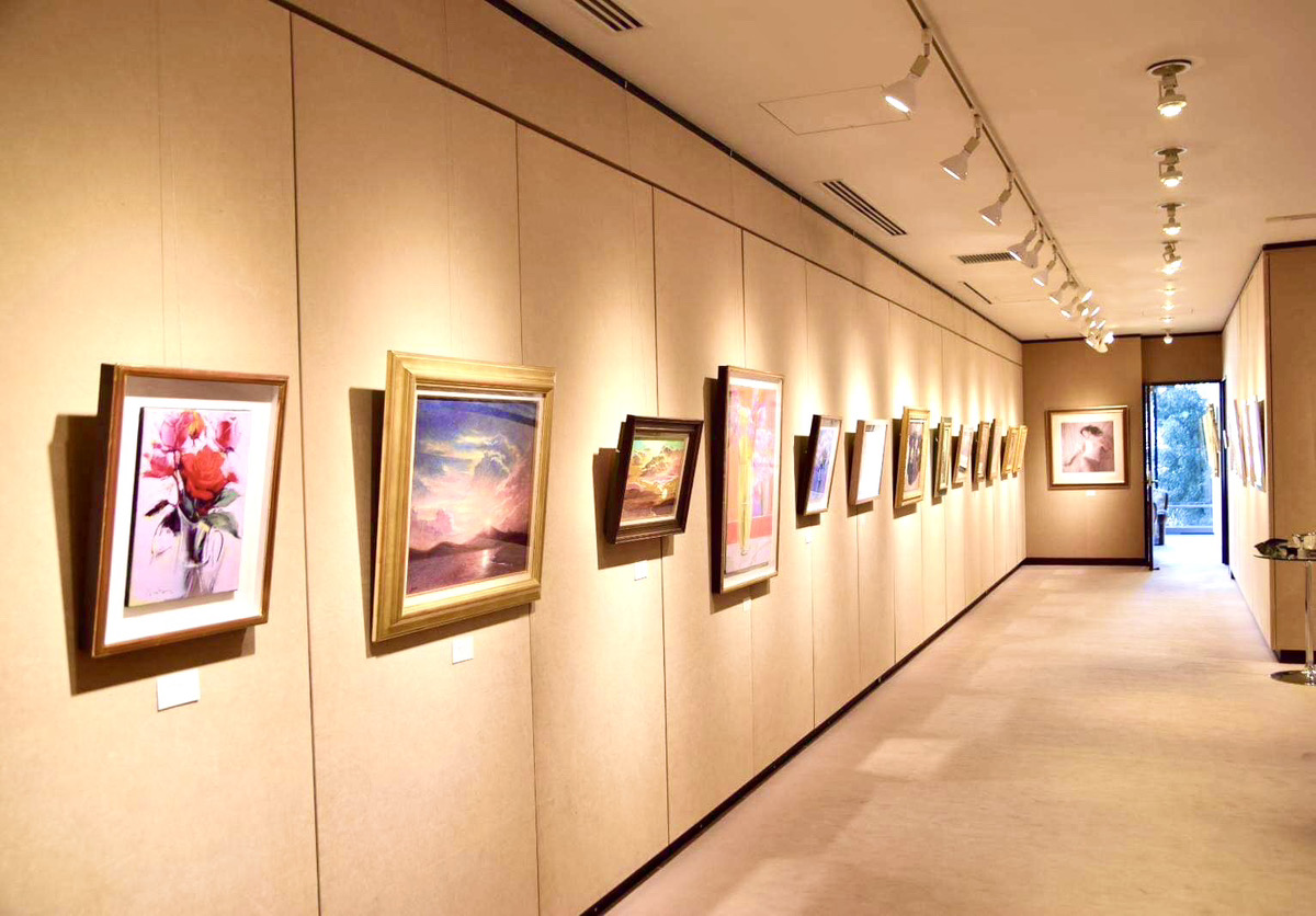 Chartered Ginza Art Tour in a Prestigious Gallery with Lunch at a ...