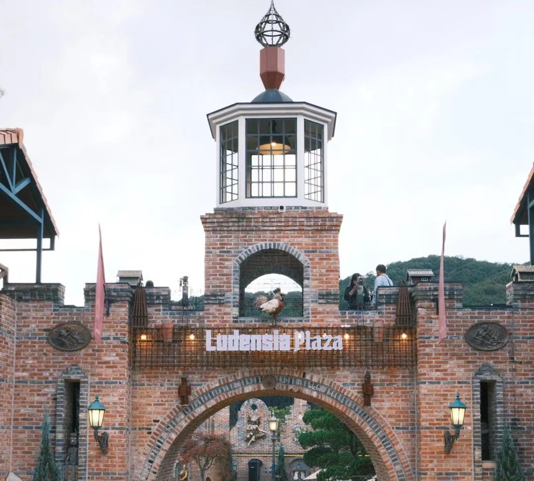 Suburbs of Seoul｜Immersive Christmas Town·Ludensia Theme Park+Korean ...