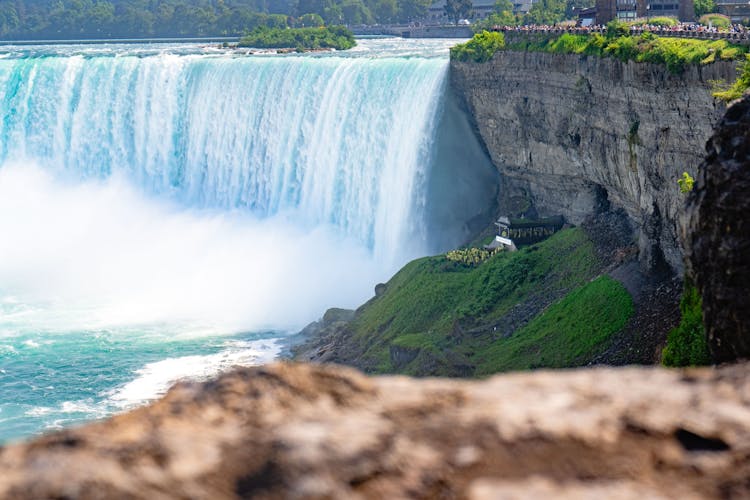 Exclusive Niagara Falls tour by boat and Journey Behind the Falls - KKday