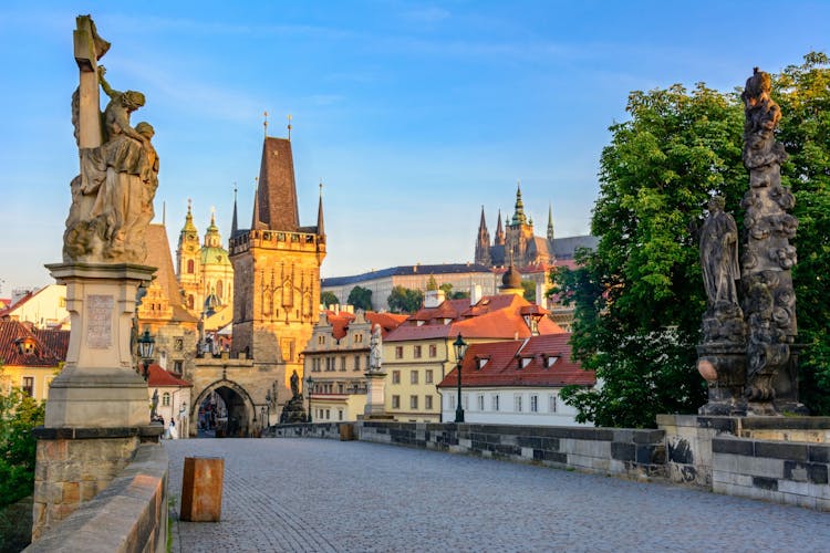 Prague guided tour with Old Town, Jewish Quarter, and Charles bridge ...