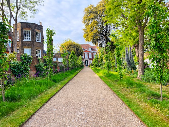 Self-guided Discovery Walk in London’s Hampstead neighborhood - KKday