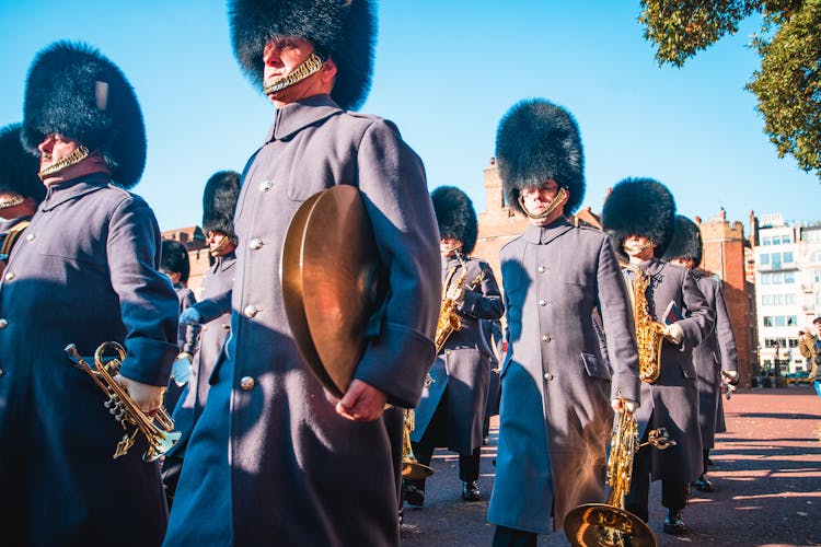 The British Royalty tour with Changing of The Guard ceremony - KKday
