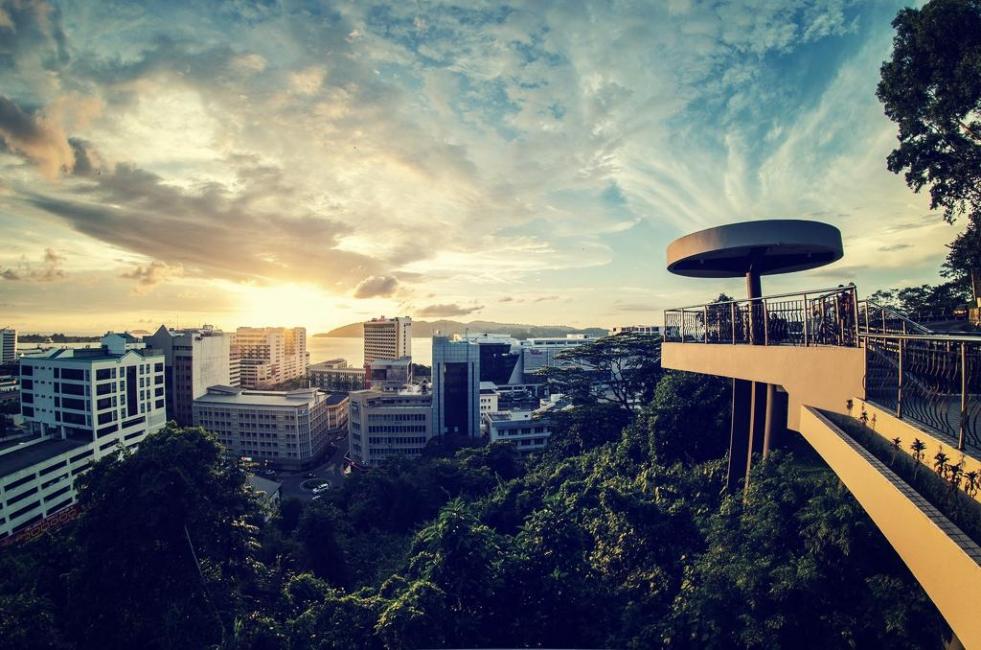 วันเดย์ทัวร์: ชมตึก Sabah Foundation จุดชมวิว Signal Hill Observatory ...