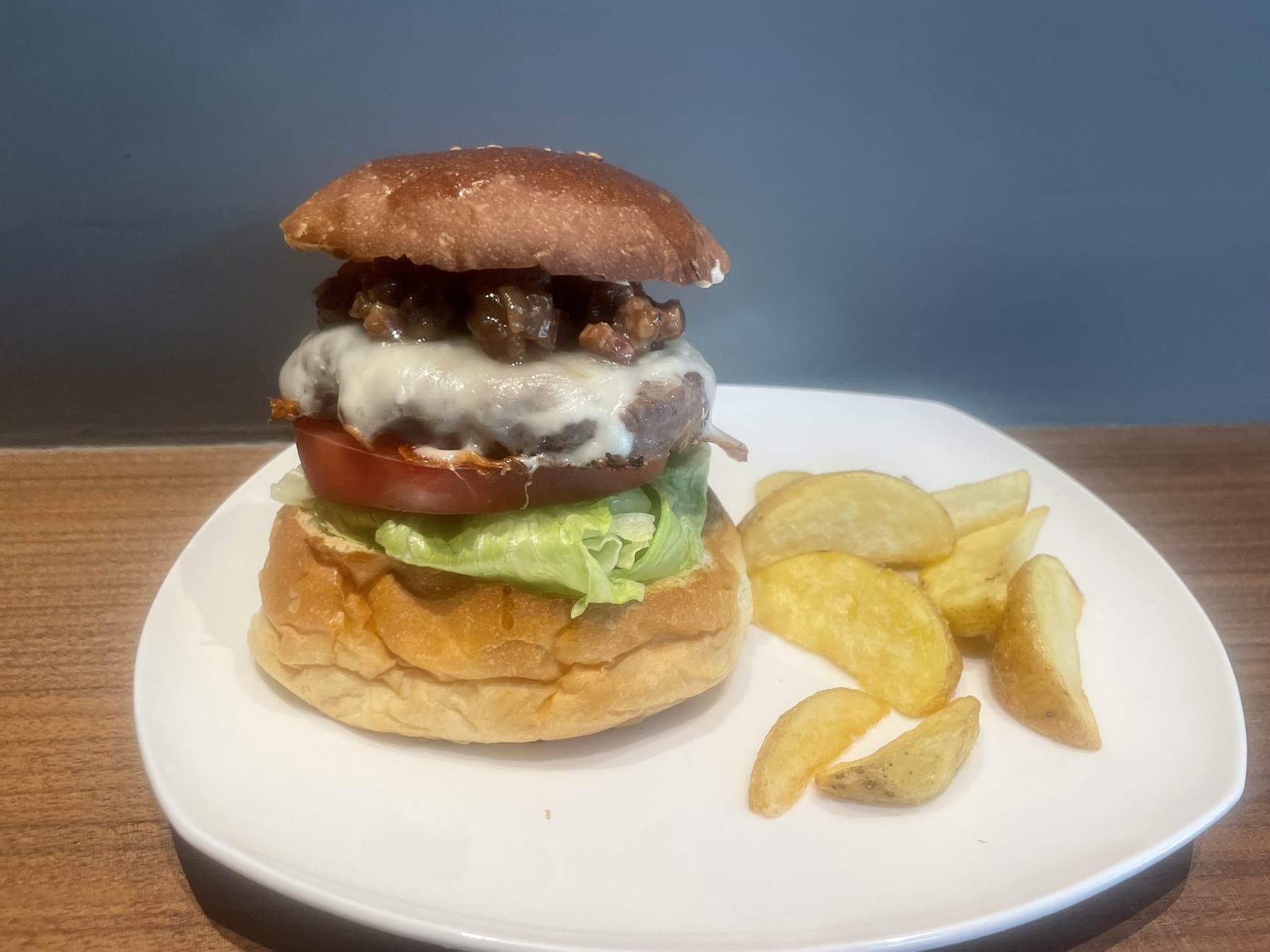 Waseda, Tokyo | Cafe Brand New Burger（Brand New Burger）| Seat ...