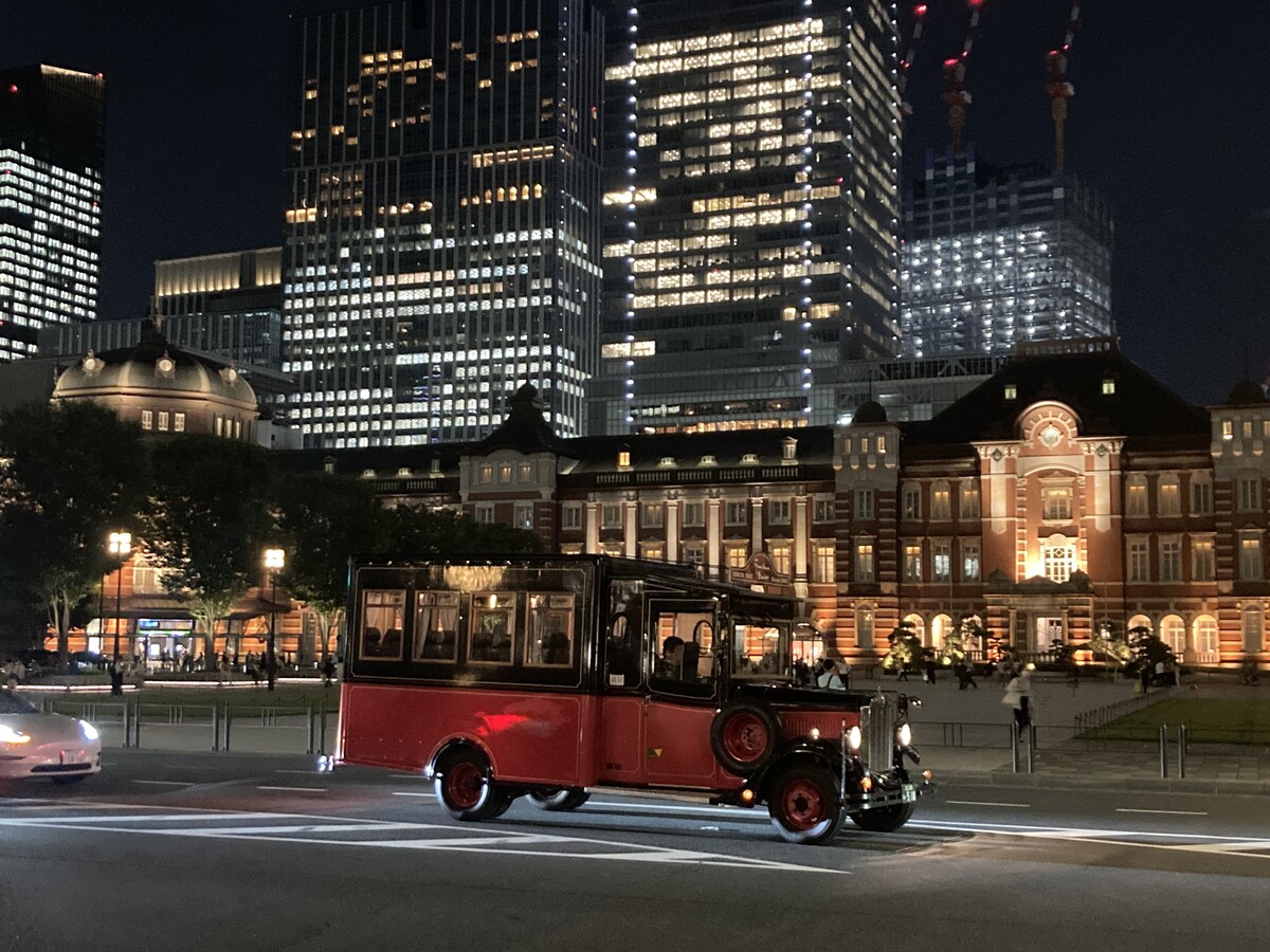 Tour Tokyo's famous sites on a retro bus! One-day sightseeing bus tour ...