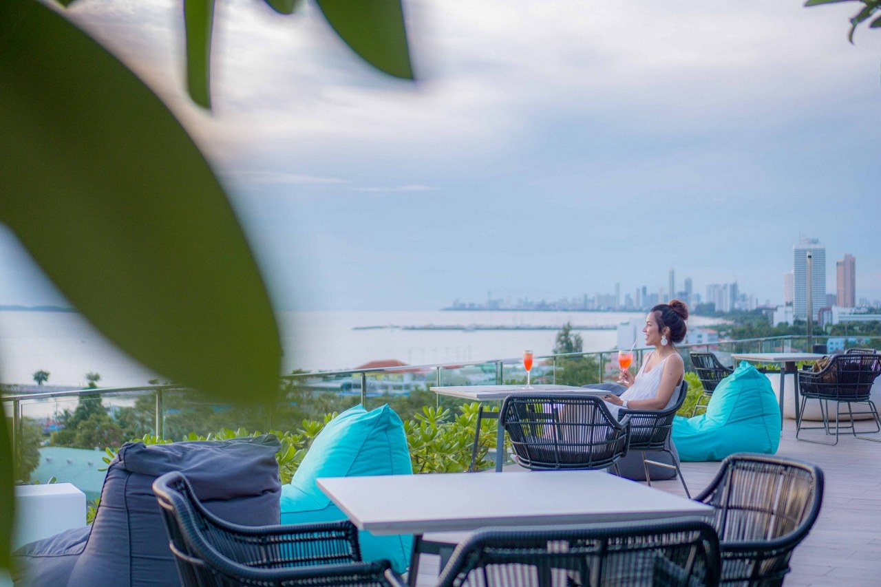 Sky Vibe Rooftop Bar at Cross Vibe Pattaya Seaphere (Pattaya) | ประเทศ ...