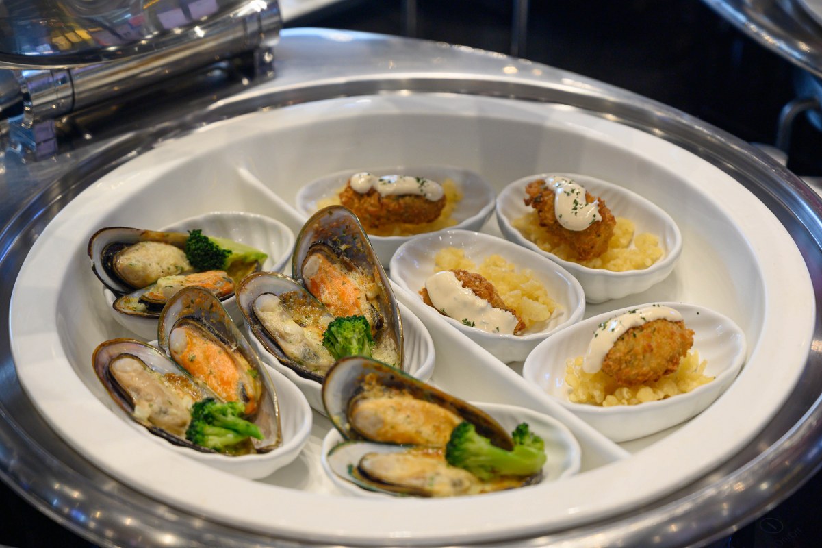 Oishi Eaterium Central Westgate | Nonthaburi Province - KKday