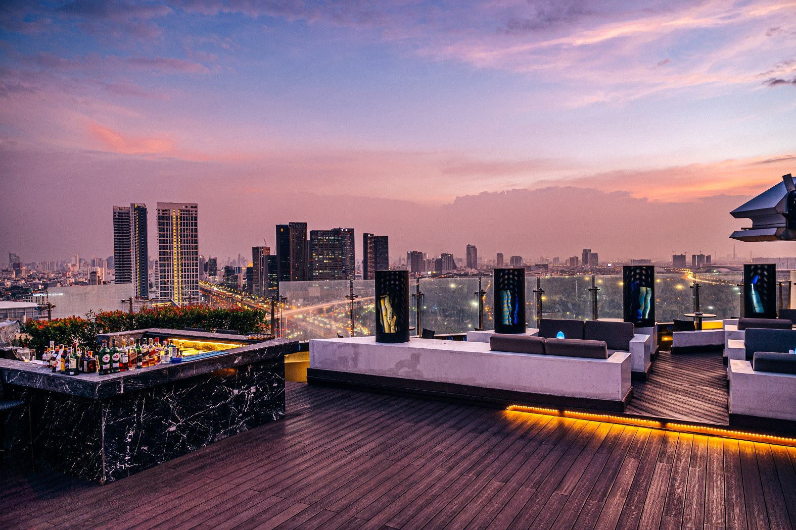 Blue Sky Rooftop Bar Centara Grand at Central Plaza Ladprao | Bangkok ...