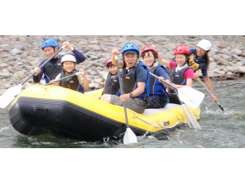 [Hokkaido Akan River] Enjoy a rafting boat ride down a strong current ...