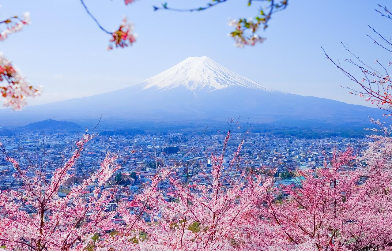 A perfect one-day tour of Mount Fuji in Japan | Arakurayama Sengen Park ...