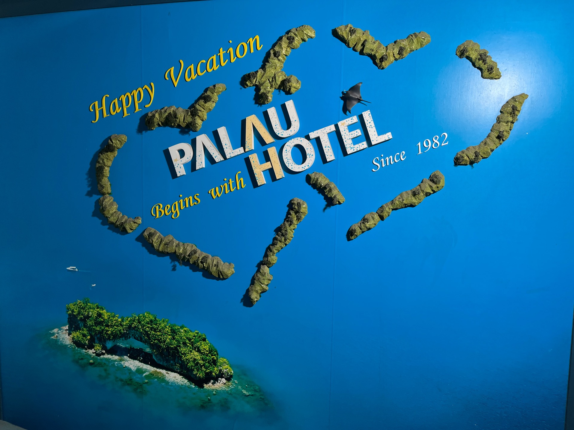 Palau | Rock Islands one-day snorkeling trip | East-West line selected ...
