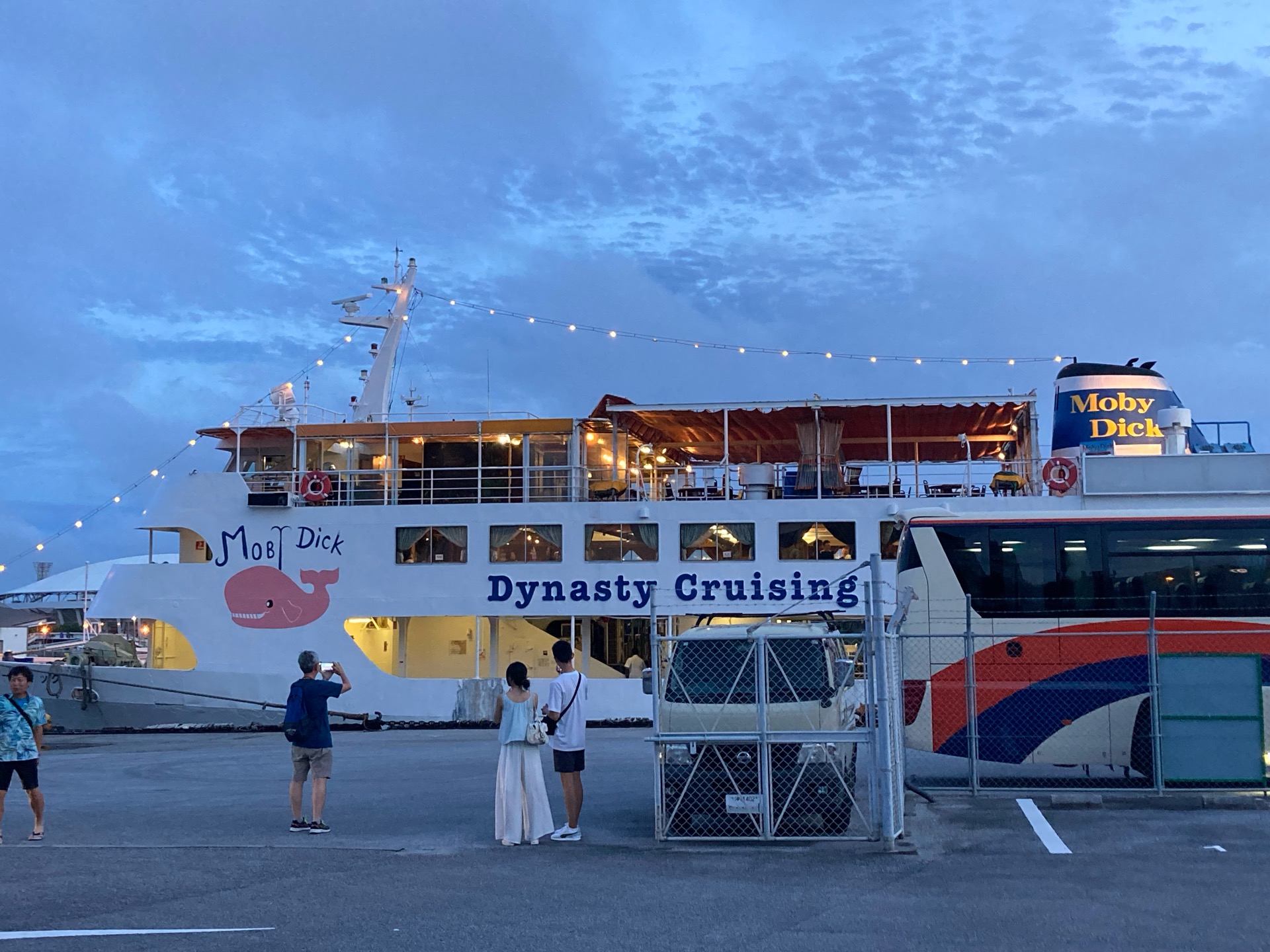 Moby Dick Dinner Cruise｜Naha, Okinawa - KKday